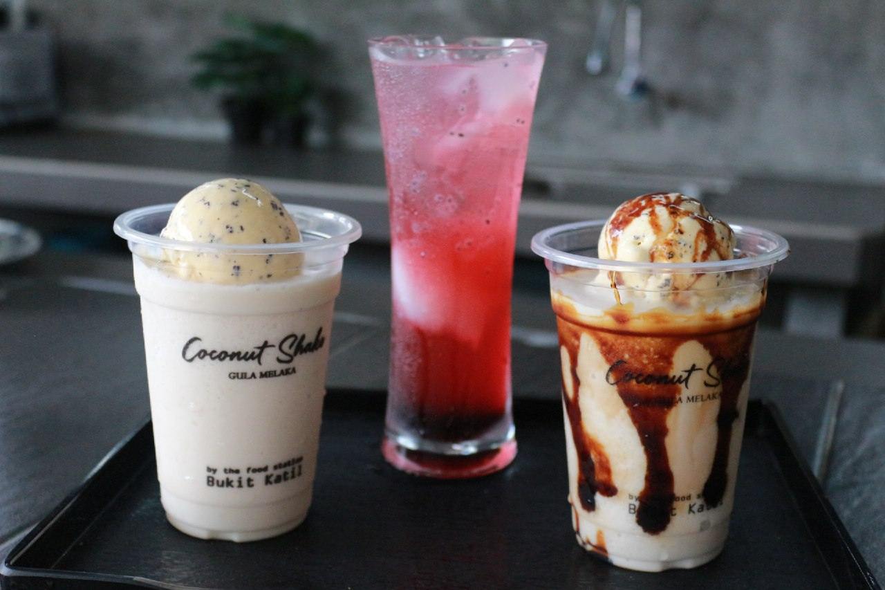 Top 12 Best & Popular Coconut Shake Places In Melaka Malaysia